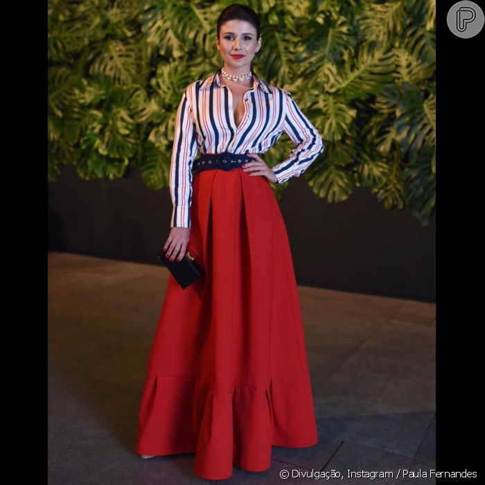 Paula Fernandes combina sensualidade e elegância em looks - Purepeople