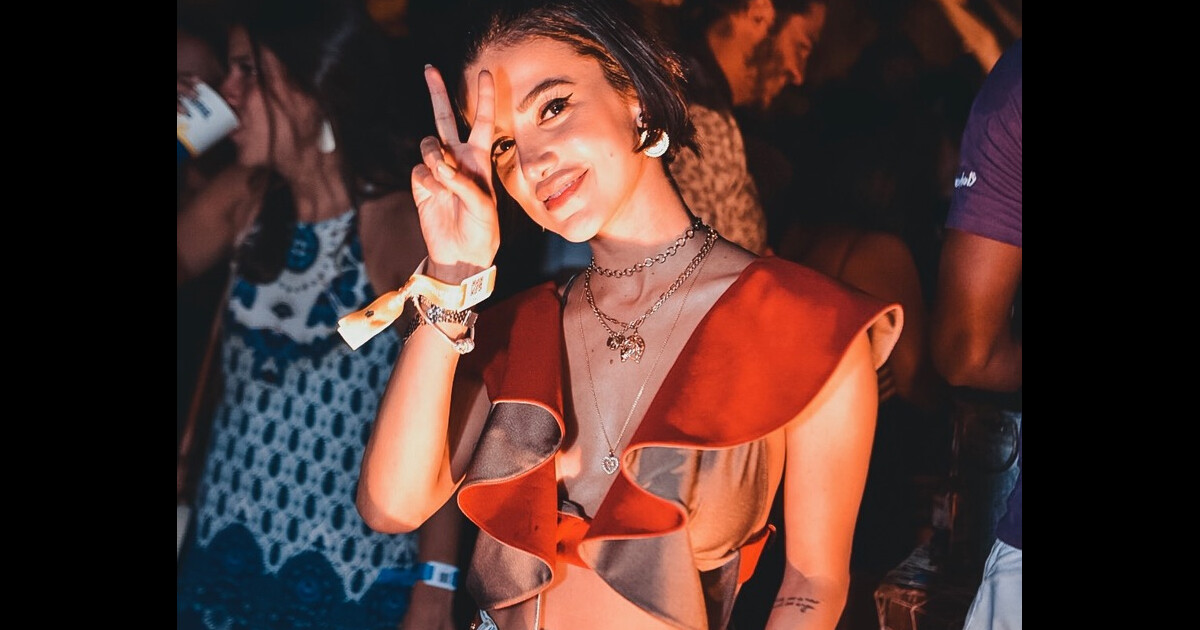 Em Noronha, Manu Gavassi curte praia e festas com looks que são a cara ...