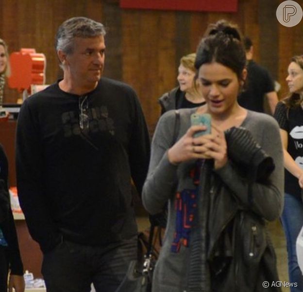 Bruna Marquezine zoa o pai, Telmo Maia, ao mostrar mensagem de texto ...
