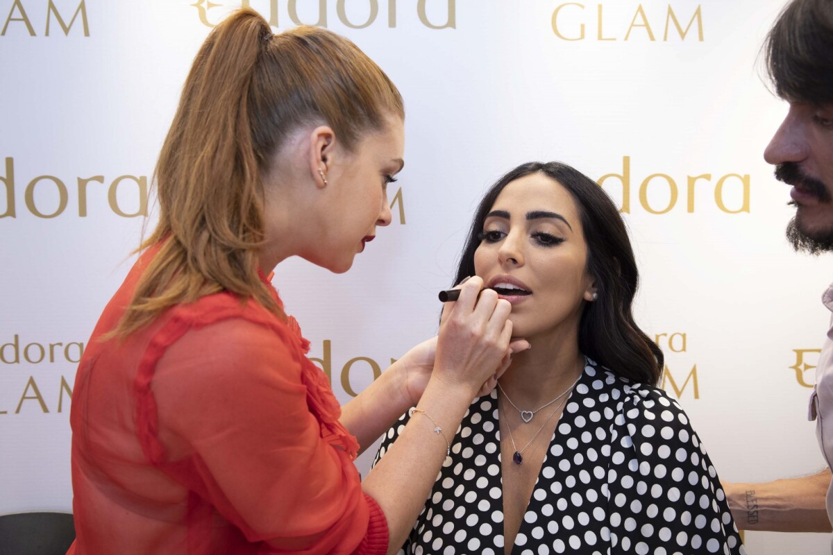 Foto: Maina Ruy Barbosa maquiou a influenciadora Jade Seba durante o ...