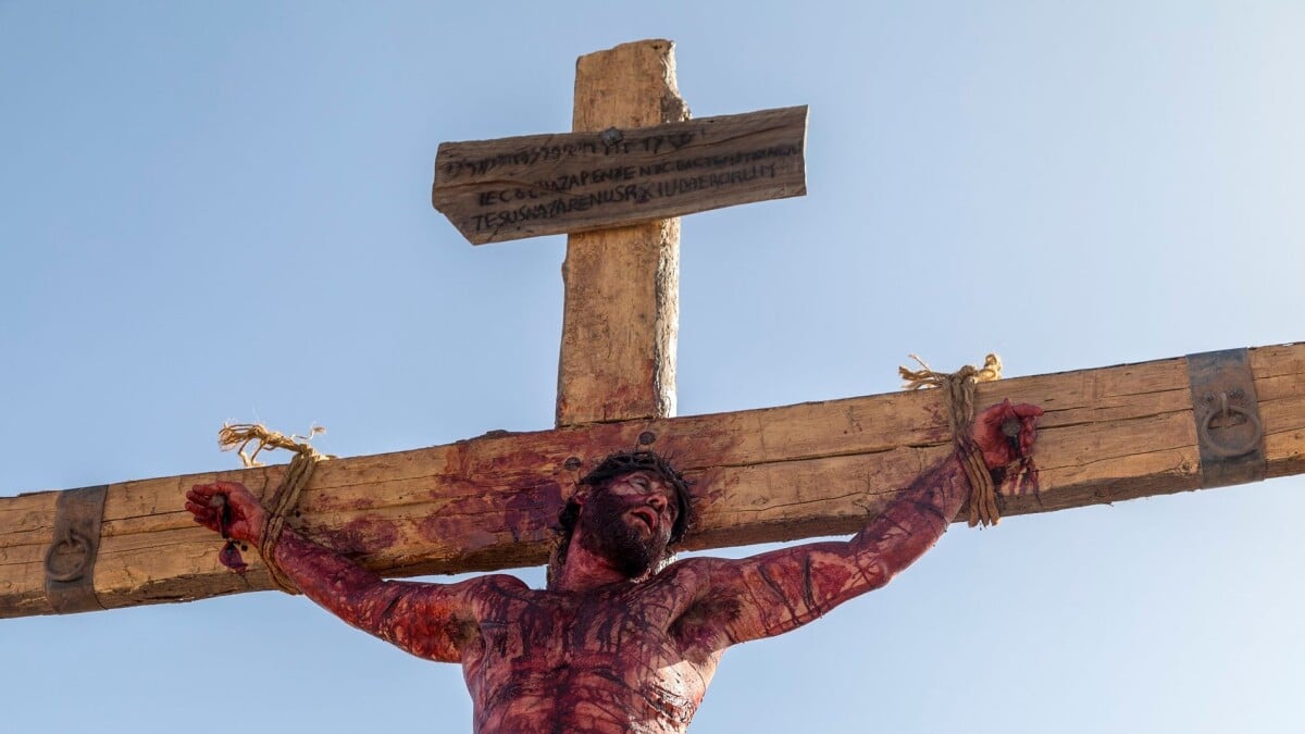Foto: Na novela 'Jesus', Jesus (Dudu Azevedo) é crucificado e morre, a ...