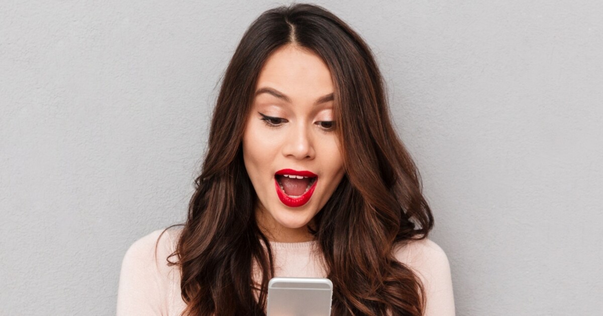 Dermatologista ensina a proteger a pele da luz do celular sem se desconectar - Purepeople