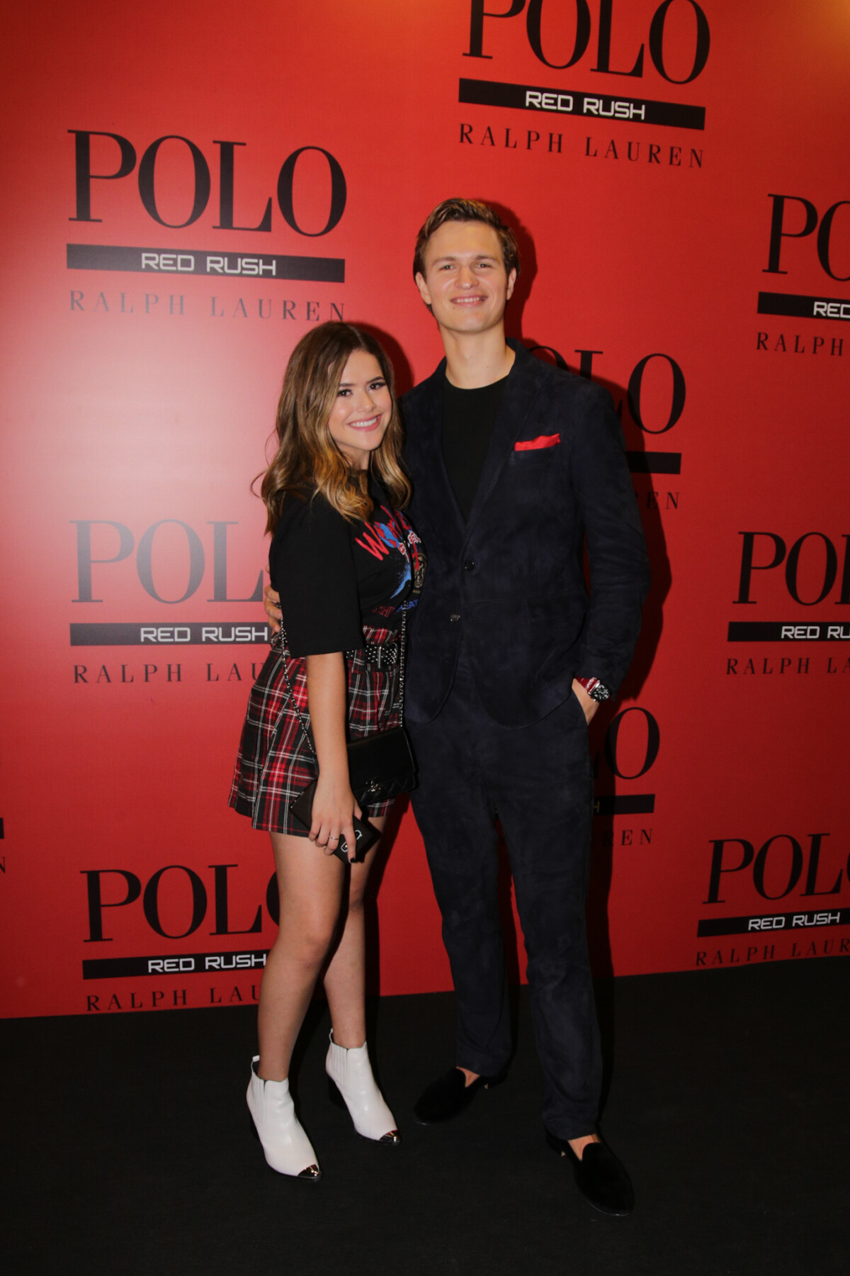 Foto: Maisa Silva tietou o ator americano Ansel Elgort em lançamento de ...