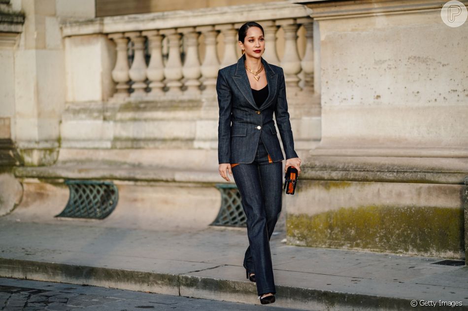 Terno jeans é perfeito para uma reunião de trabalho - Purepeople