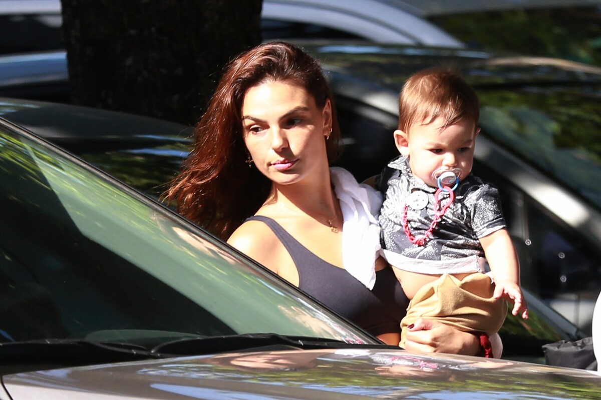 Foto: Filho de Isis Valverde, Rael, no colo, exibiu o cabelo novo, em ...