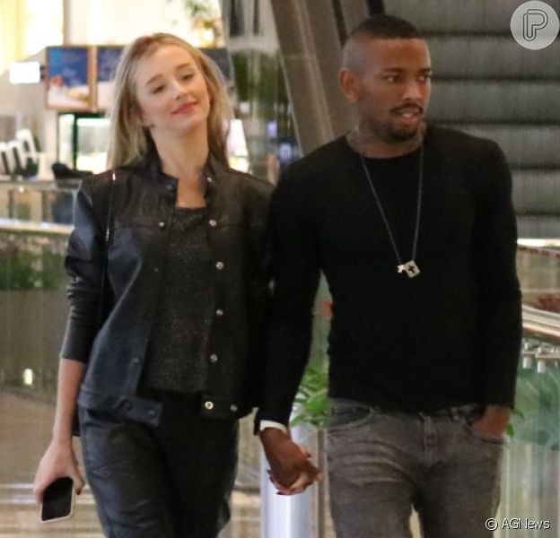 Nego do Borel e a noiva, Duda Reis, elegem looks parecidos para irem ...