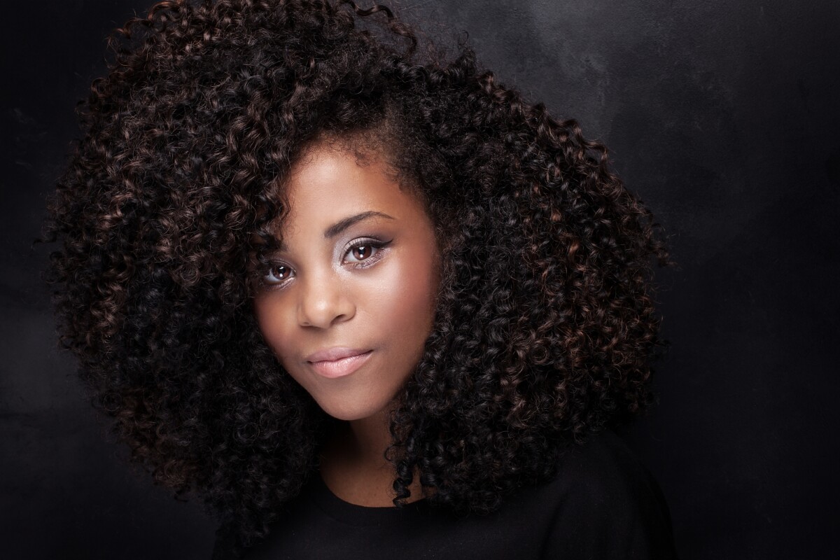Foto: A maquiagem na pele negra funciona bem com tom cobre, pois ...