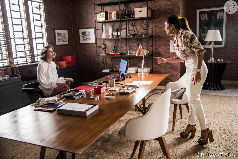 Maria da Paz (Juliana Paes) encontra Josiane (Agatha Moreira) em mansão ...