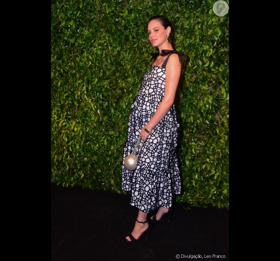 Laura Neira evidência barriga de gravidez em vestido para jantar de ...