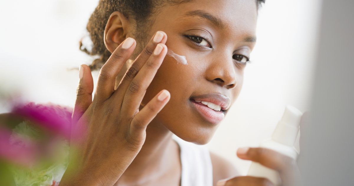 Pele bronzeada no verão: protetor solar é item de beauté indispensável ...