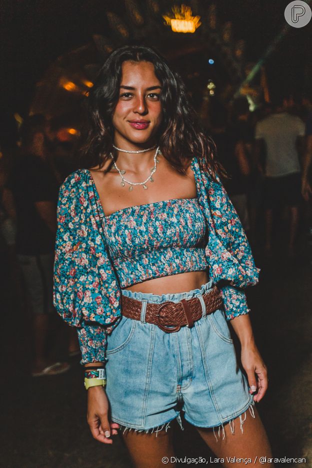 Biquíni tie dye, óculos de sol branco e mais trends de verão usadas ...