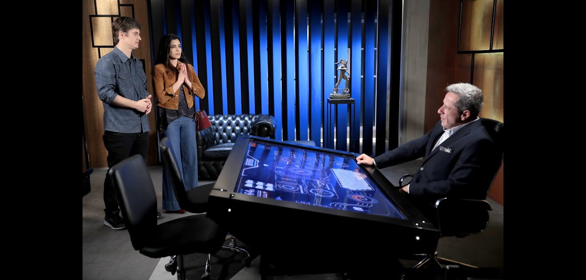 Foto: Violeta (Gabriela Saadi) pede emprego a Roger (Otávio Martins) na ...