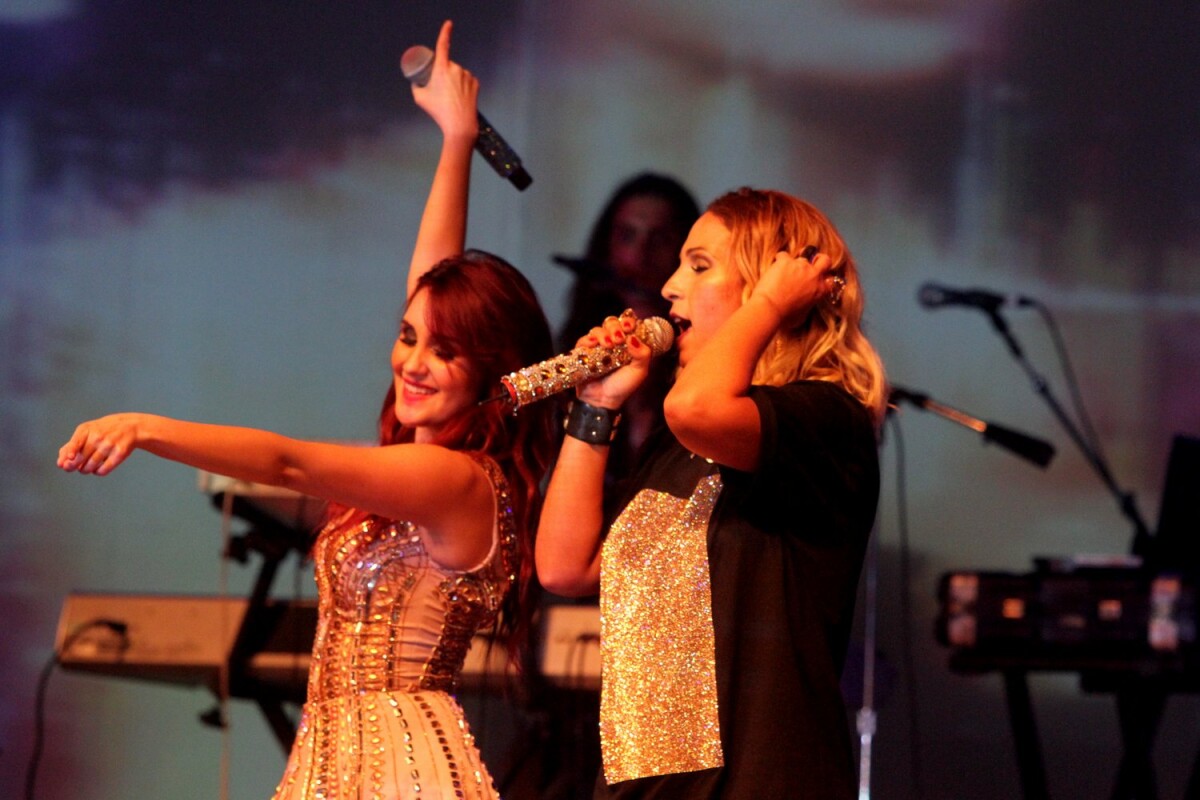 Foto: Ex-RBD Dulce María comemora nascimento da 1ª filha - Purepeople Foto: Ex-RBD Dulce María comemora nascimento da 1ª filha - Purepeople