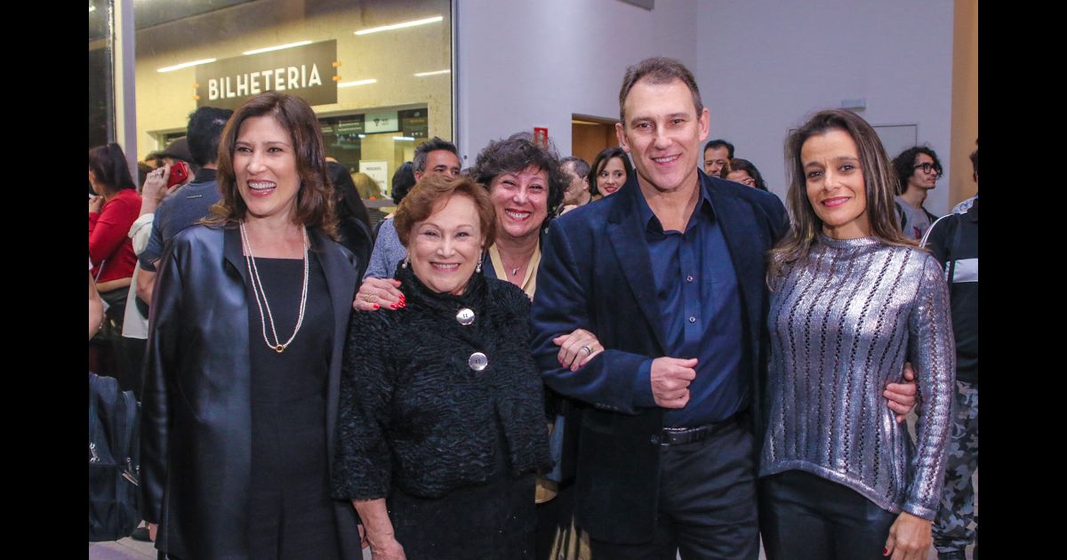 Atriz Bárbara Bruno volta para casa após ficar internada por Covid-19 e ...