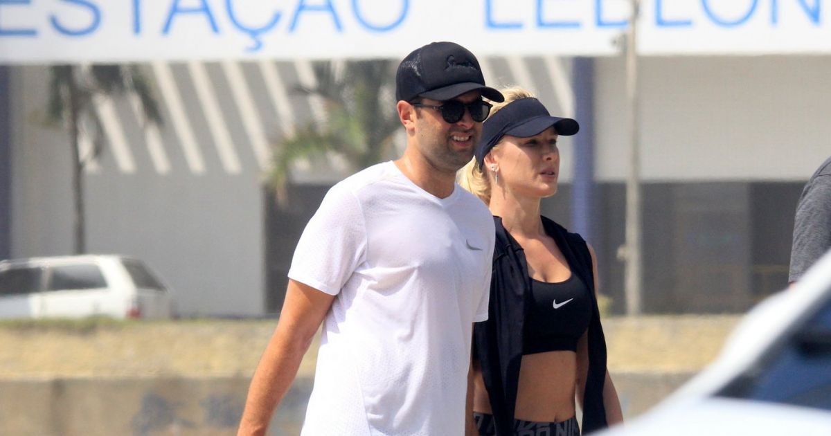 Fiorella Mattheis e Roberto Marinho Neto se casaram em cerimônia na ...