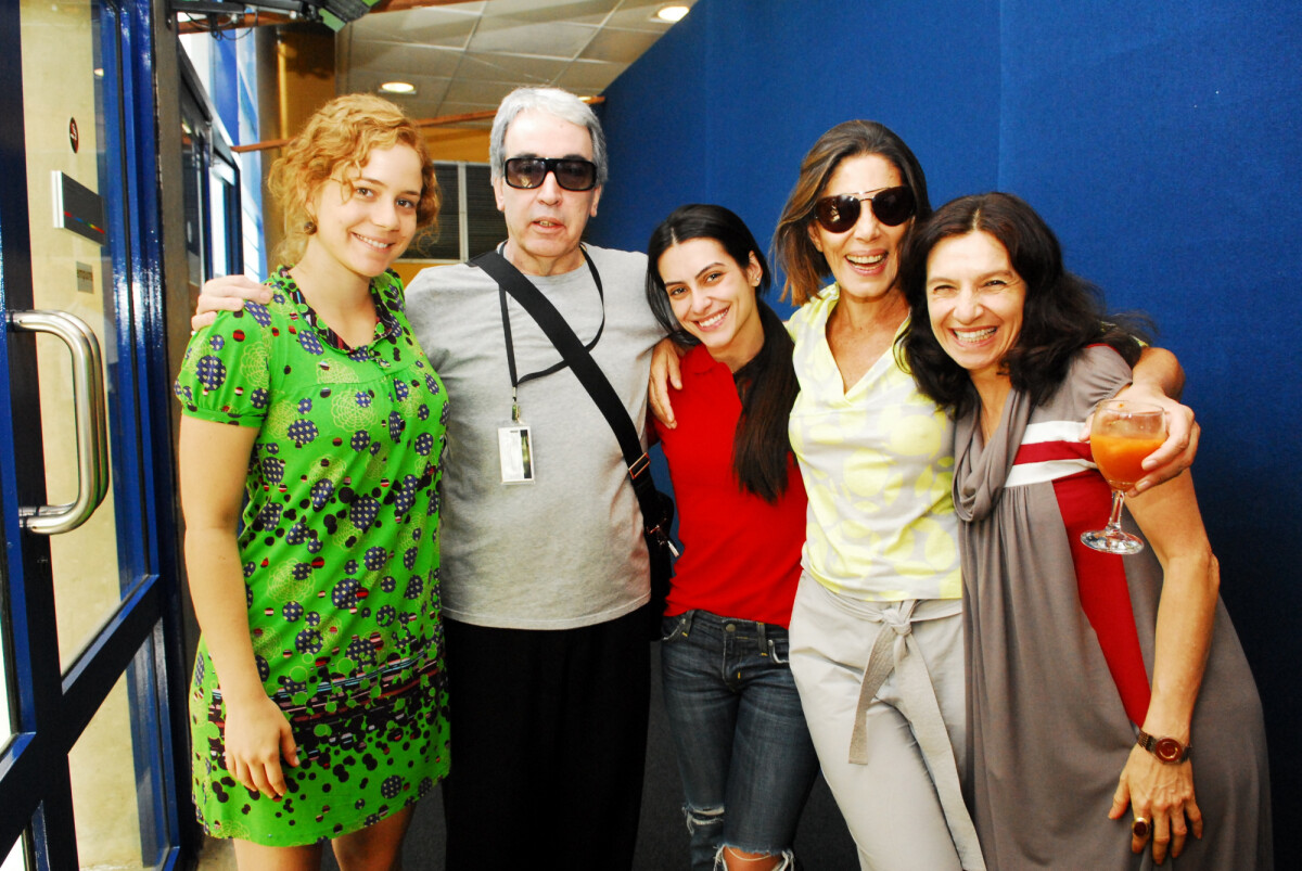 Foto: Atriz Mila Moreira ao lado de Cleo e Leandra Leal no bastidor do ...