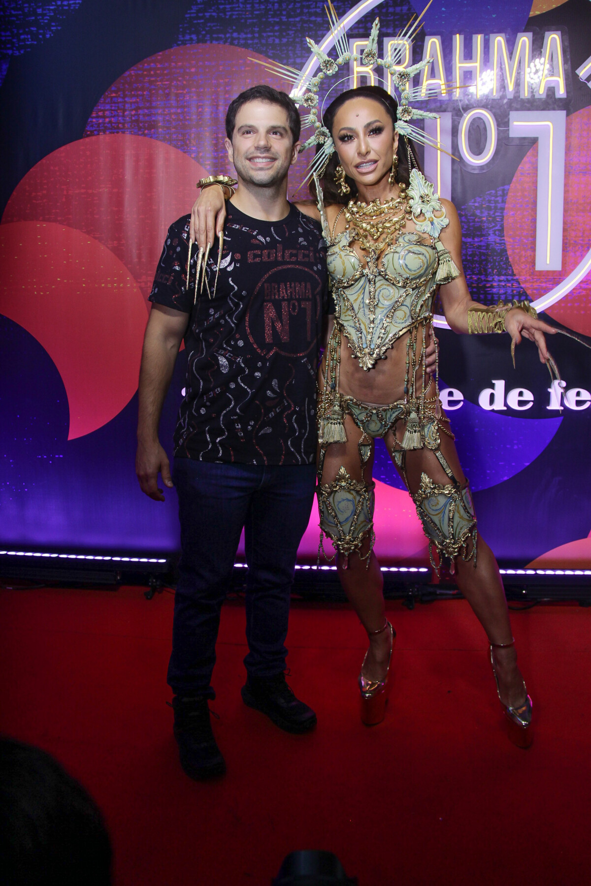 Foto: Sabrina Sato posa com Duda Nagle em camarote na Sapucaí antes do ...