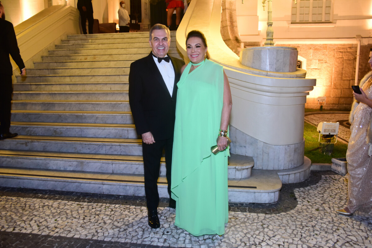 Foto: Beth Szafir marcou presença na festa de Andrea Guimarães - Purepeople