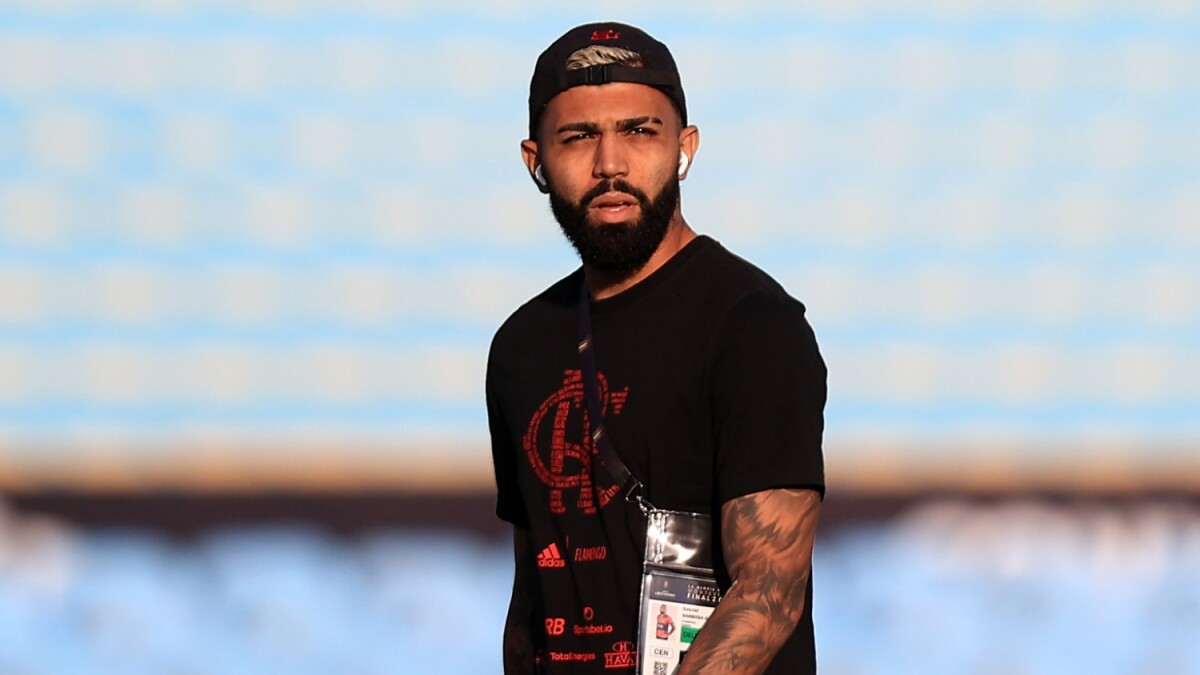 Foto: Gabigol sai de show acompanhado a duas e desfalca treino do ...