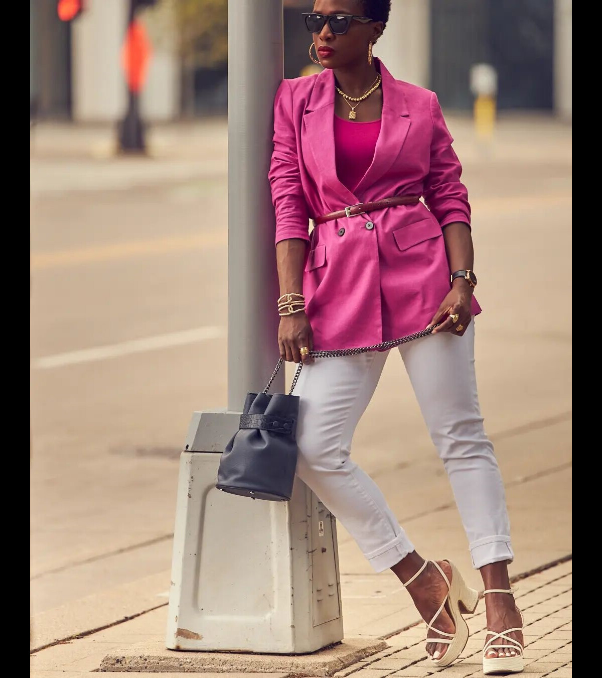 Foto: O blazer rosa é uma peça-chave para quem quer um office look na ...