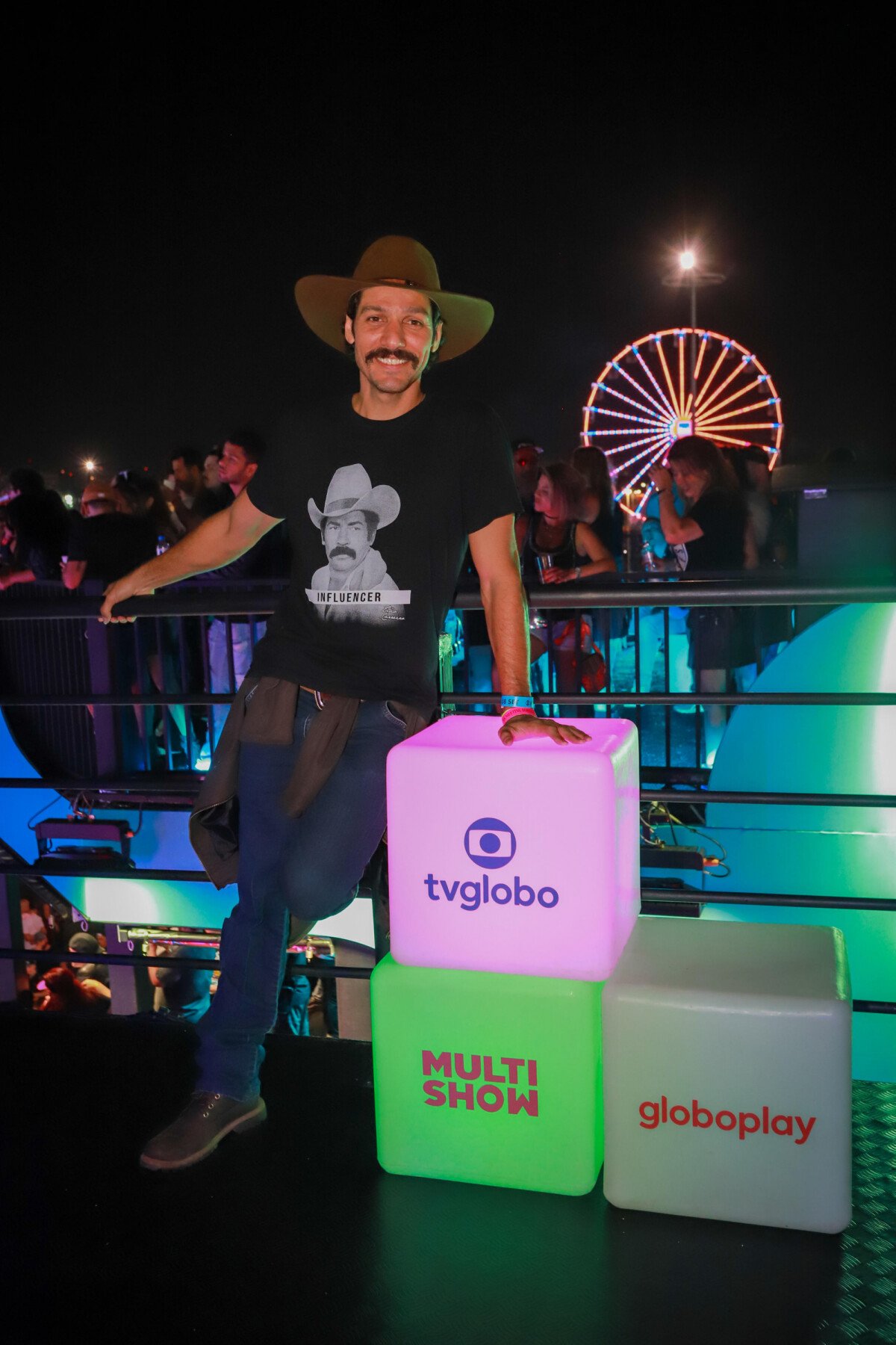 Foto: Novela 'Amor Perfeito' traz o ator e cantor Guito como um padre ...