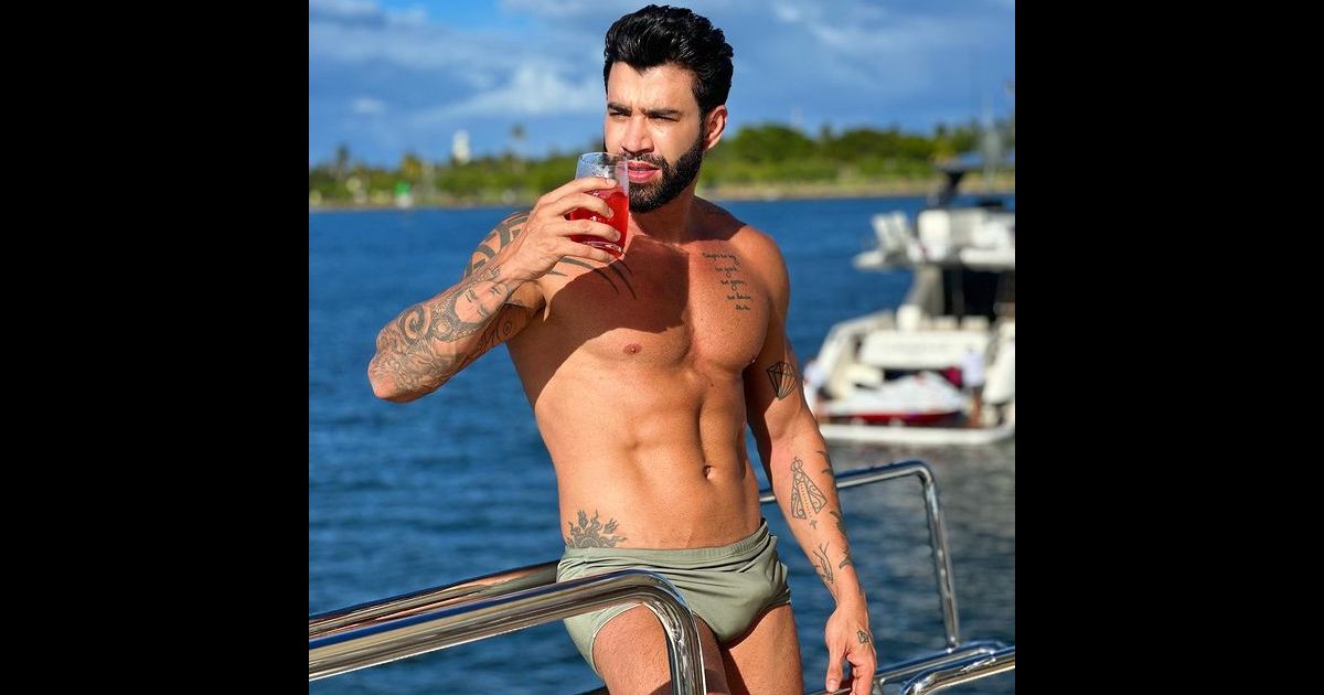 O volume na sunga de Gusttavo Lima roubou a cena na web - Purepeople