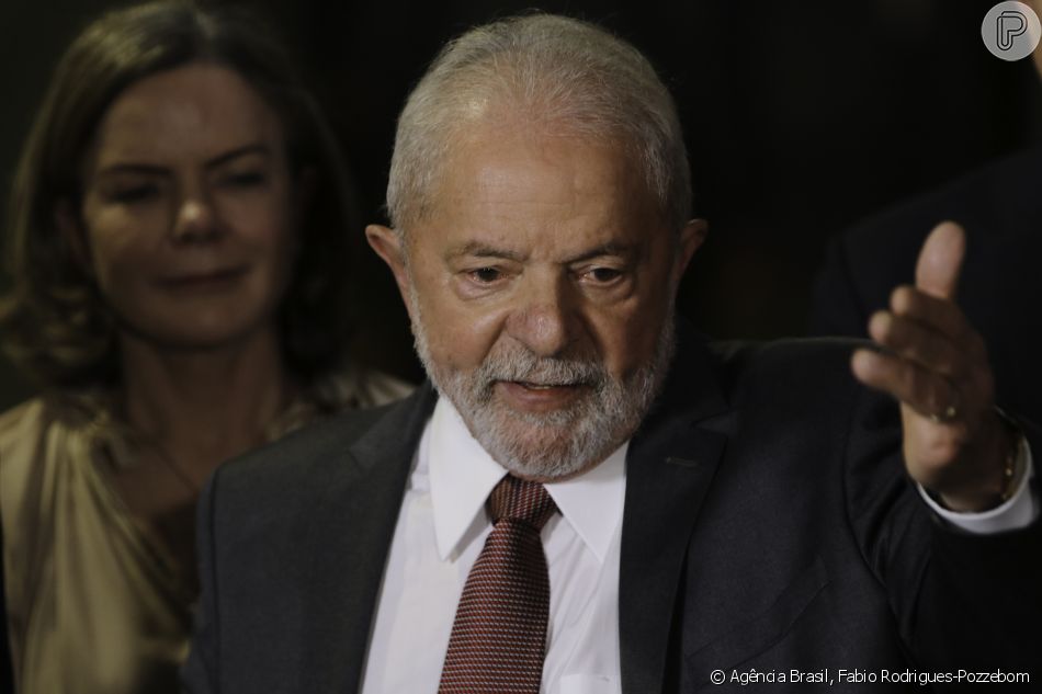 Michelle Bolsonaro, primeira-dama e mulher de Jair Bolsonar, é acusada ...