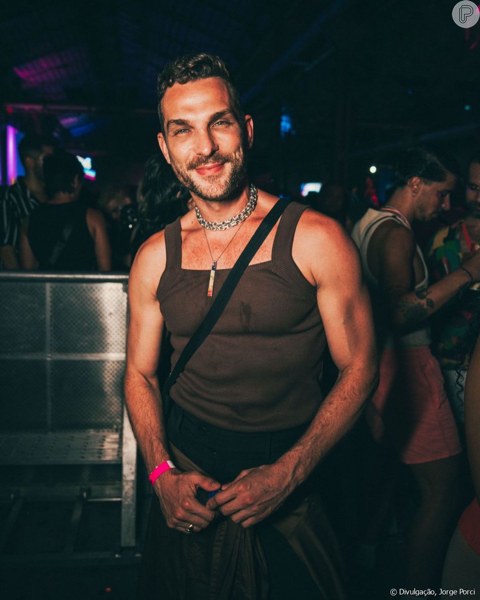 Moda de Igor Rickli tem cintura baixa, cropped, maquiagem e várias ...