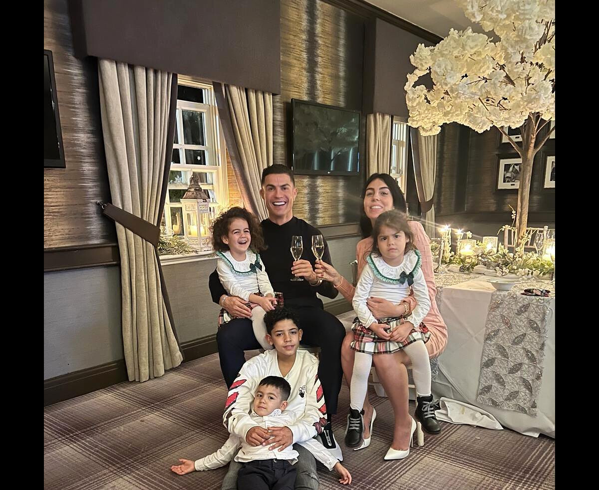 Foto: Cristiano Ronaldo e Georgina Rodríguez estão hospedados em um ...
