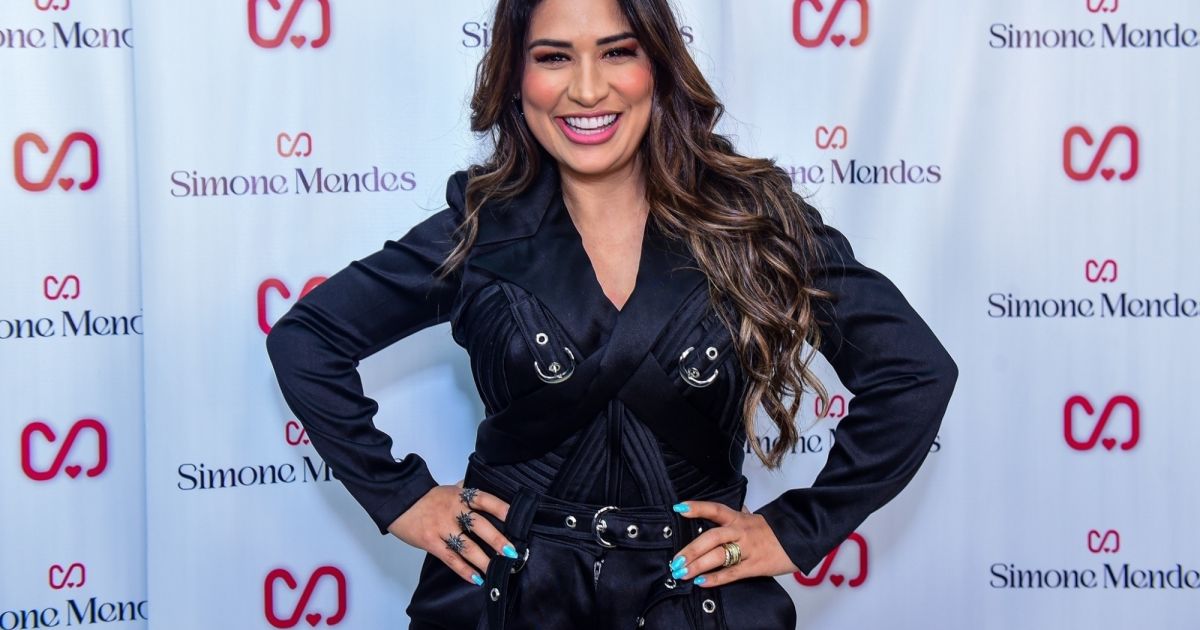 Simone Mendes: ''Cintilante' é tudo que é bom. Eu tenho um vocabulário ...