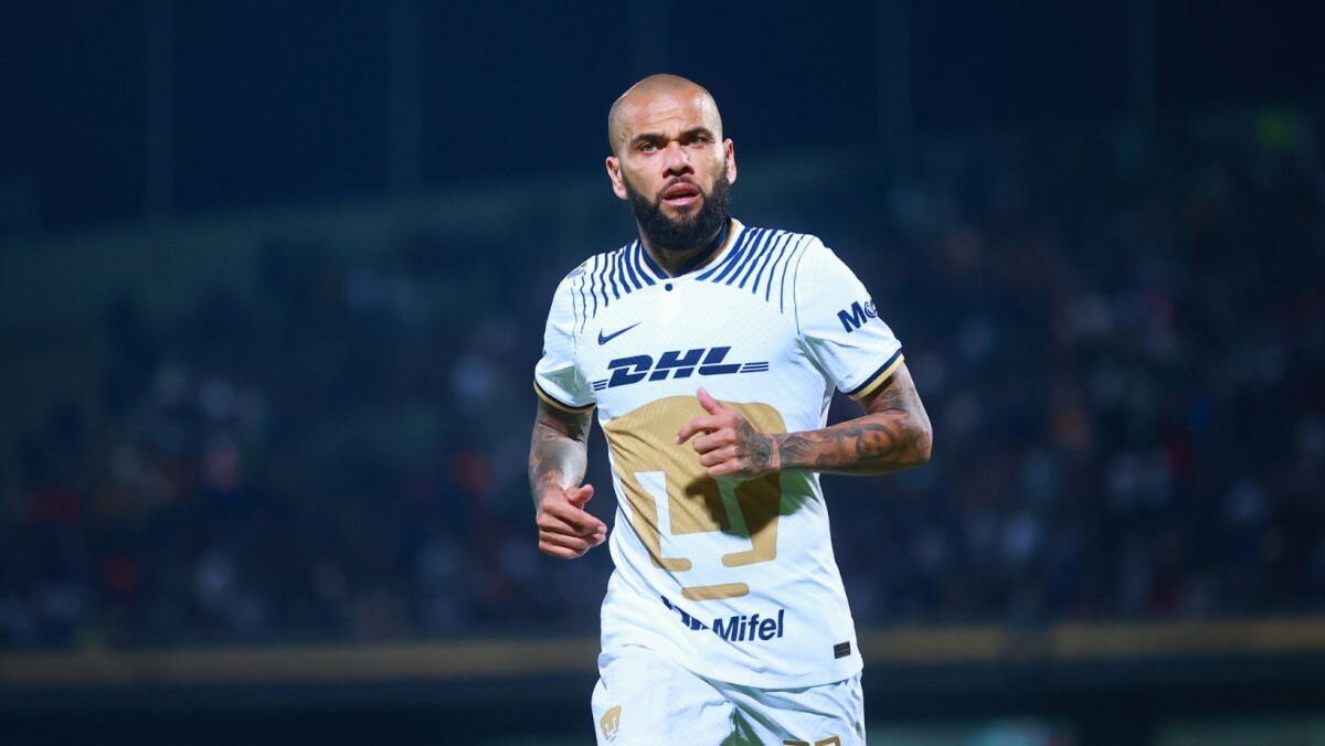 Foto: Daniel Alves já apresentou três versões ao tentar se defender de ...
