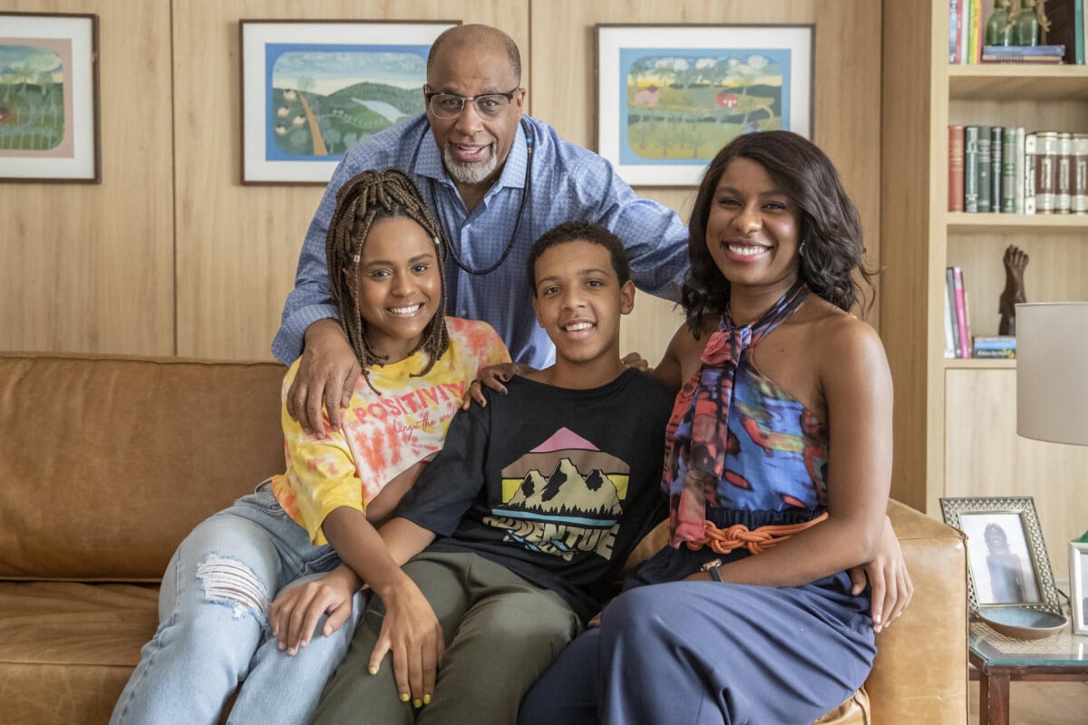 Foto: Duda Santos é Isa na novela 'Travessia', filha de Monteiro ...