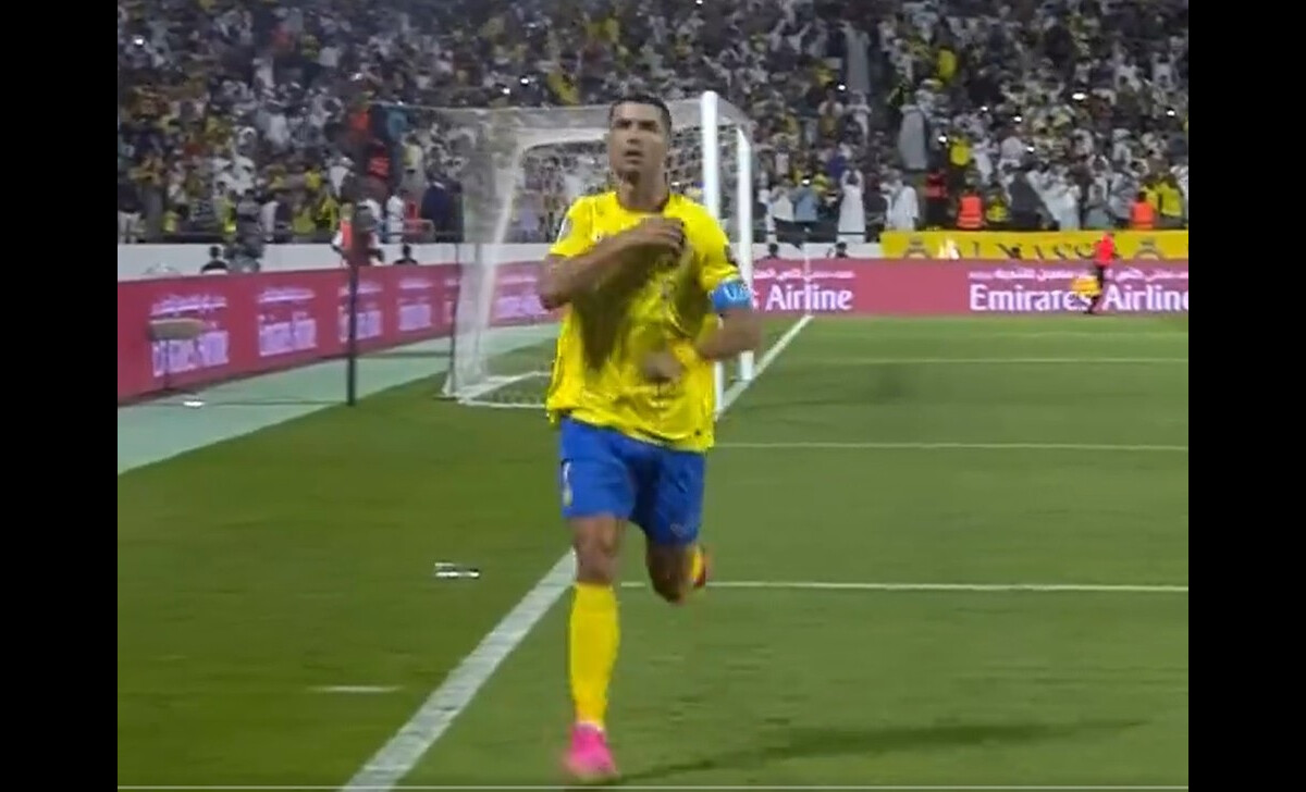 Foto: Cristiano Ronaldo também polemizou ao comemorar um gol fazendo o ...