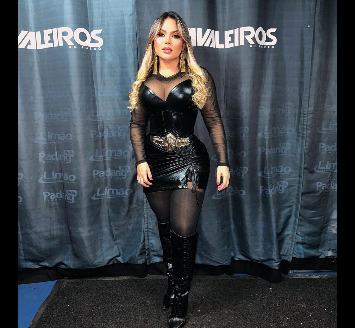 Foto: A Fazenda 15: Kally Fonseca, cantora da banda Cavaleiros do Forró ...