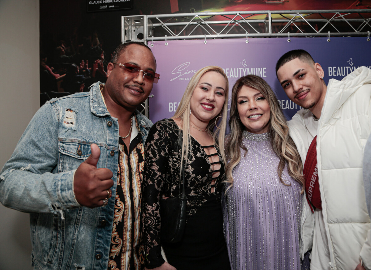 Foto: Simony posa com o filho mais velho, Ryan, e o ex-marido, Afro-X ...