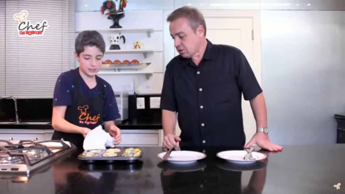 Foto: Filho de Gugu Liberato, João Augusto Liberato recebeu o pai no ... Foto: Filho de Gugu Liberato, João Augusto Liberato recebeu o pai no ...