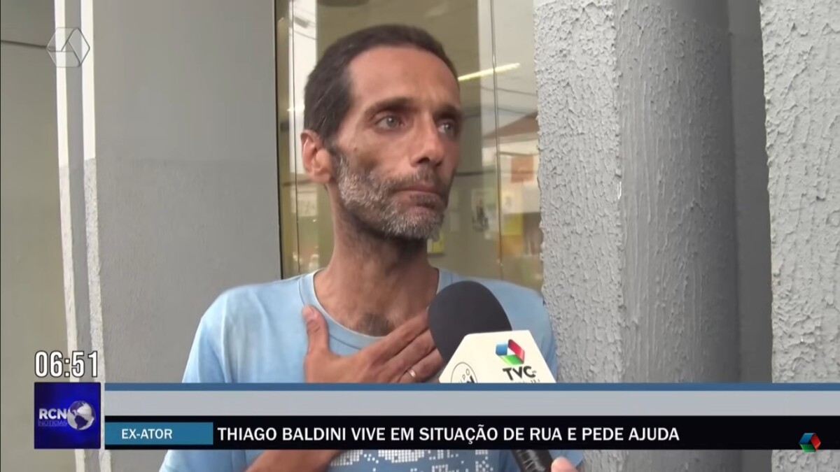 Foto: O ator Thiago Baldini surpreendeu ao aparecer em entrevista ...