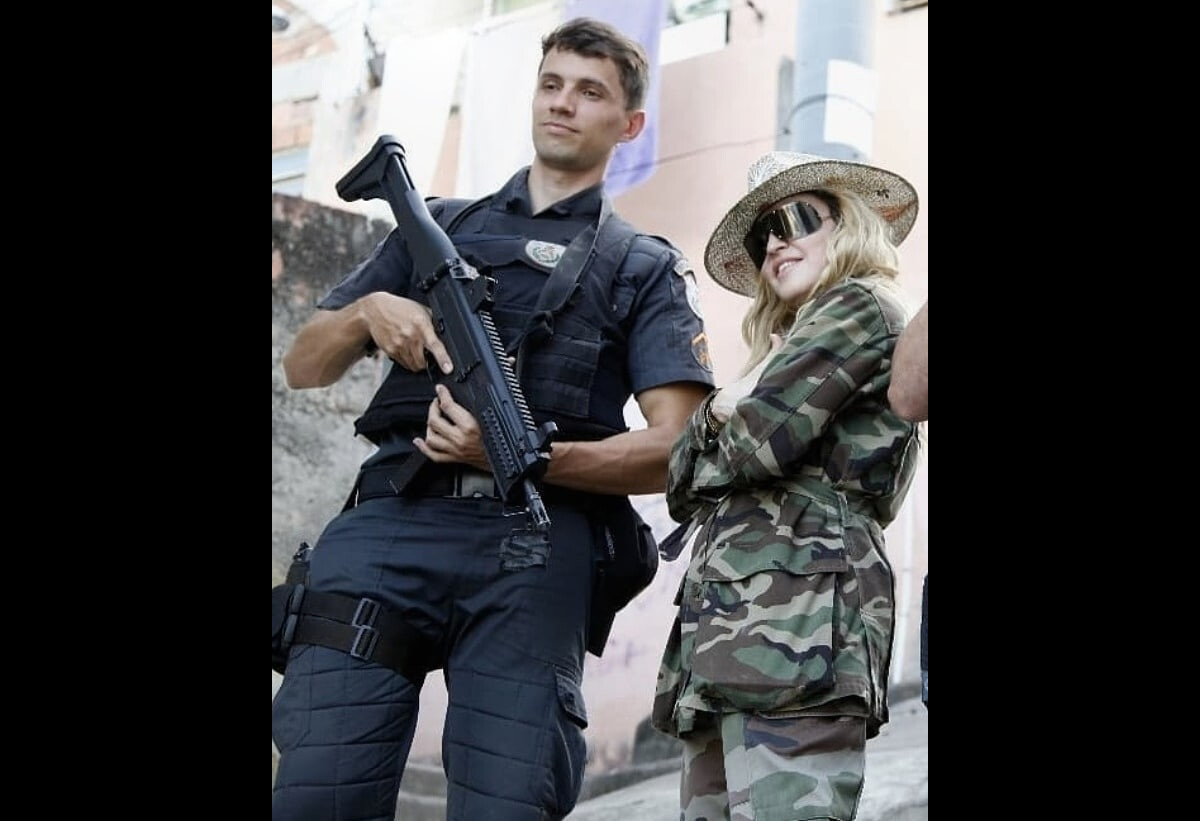 Foto: Em 2017, Leonardo Fernandes viralizou nas redes sociais após posar em foto com Madonna em ...