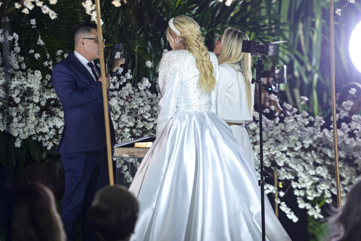 Foto: Casamento de Monique Evans e Cacá Werneck foi bem tradicional ...