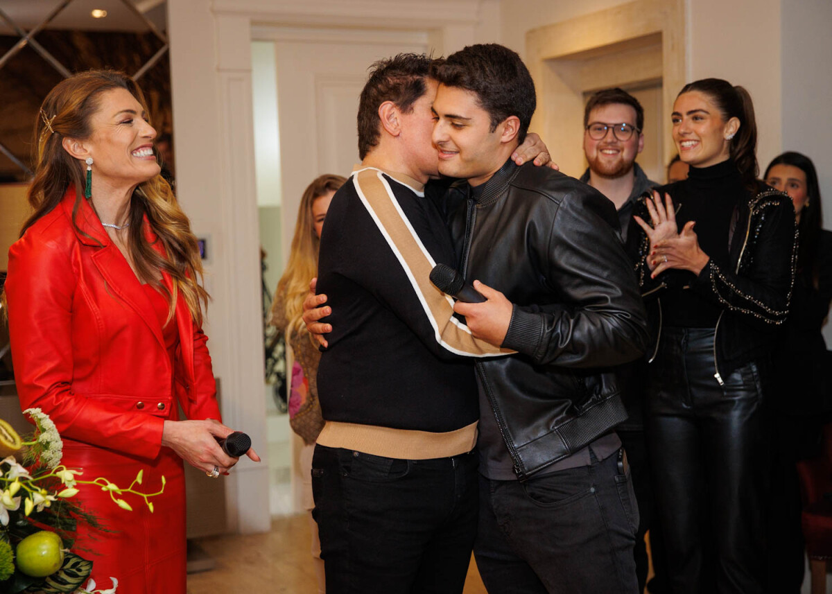 Foto: Cesar Filho ganhou carinho do filha, Luigi, por seus 64 anos ...