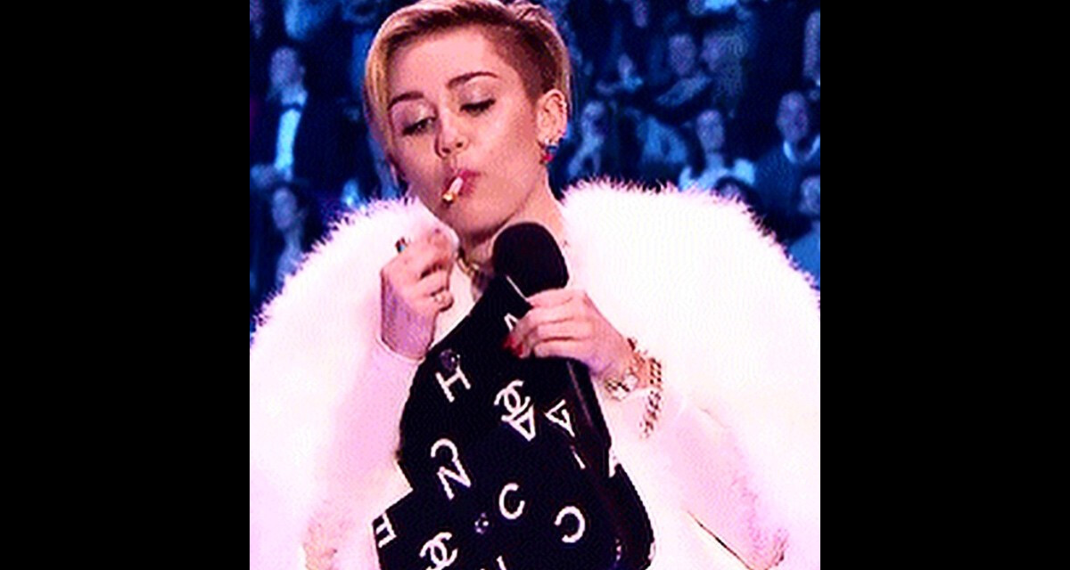 Foto: Miley Cyrus relembrou em seu Instagram o momento em que fumou ...