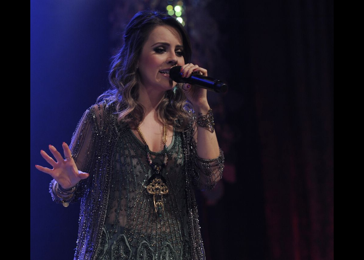Foto: Sandy canta no palco - Purepeople