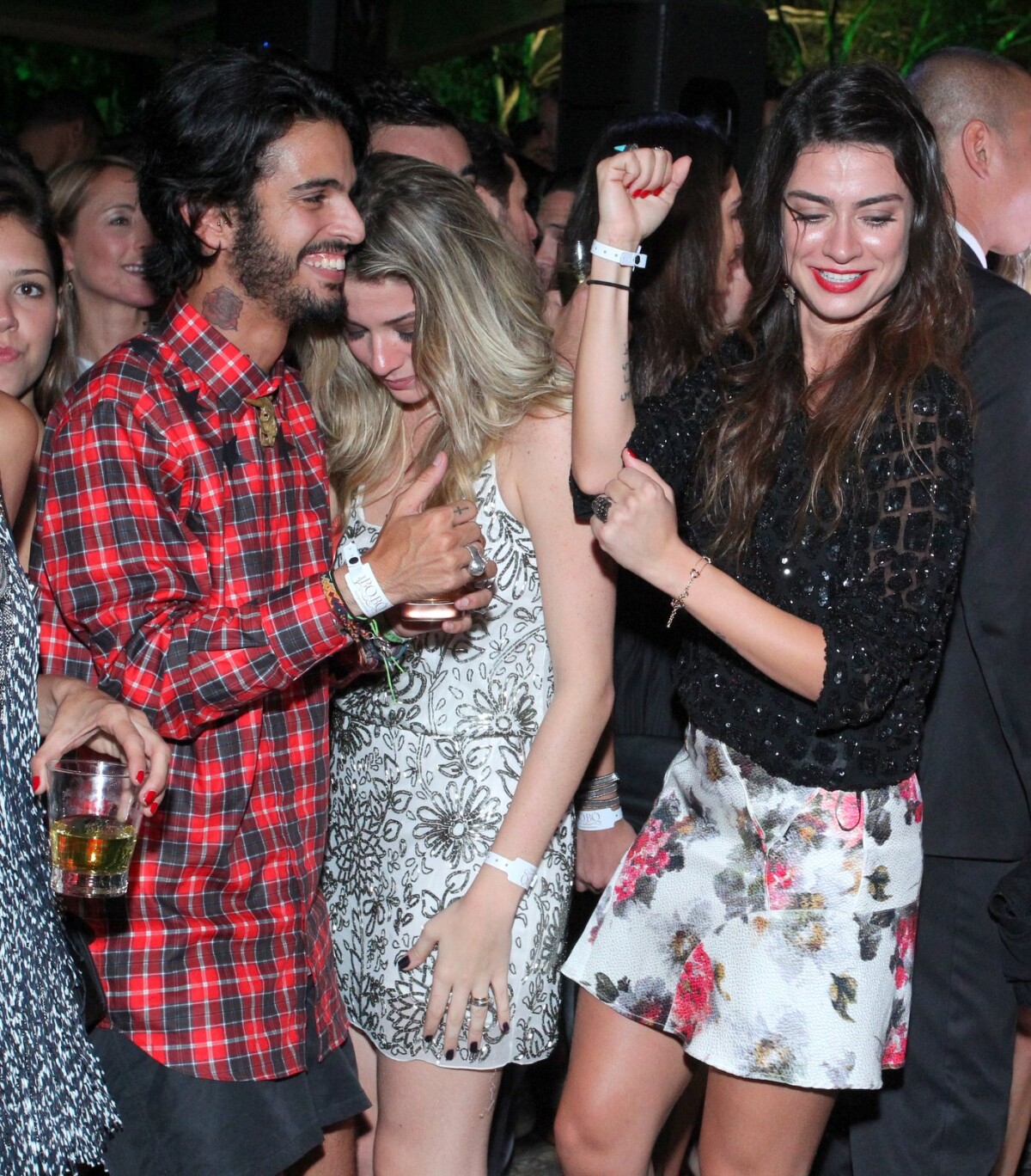 Foto: Thaila Ayala costuma sair sozinha e se divertir com amigos ...
