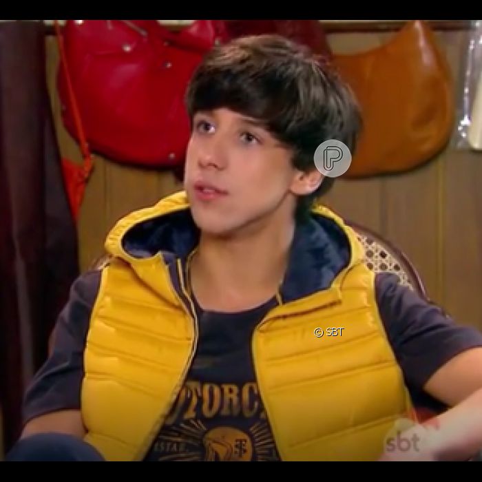 Omar (Luckas Moura) debocha de Matheus (Lipe Volpato) após ouvir que ...