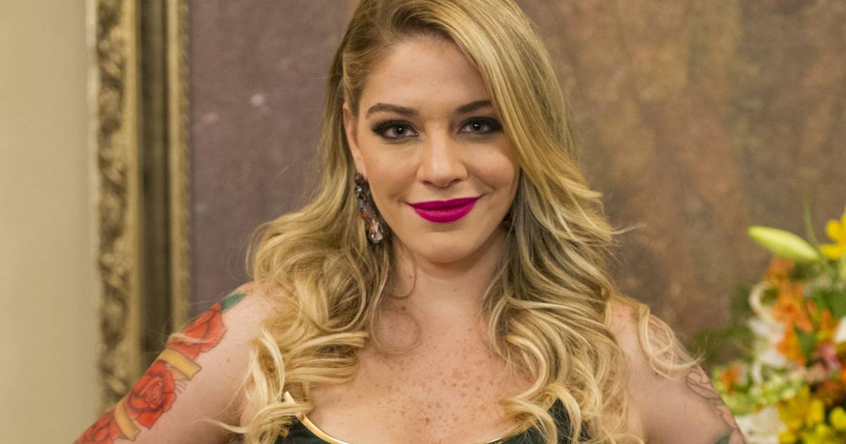 O último trabalho de Luma Costa foi em 'Pé na Cova', como Odete Roitman ...