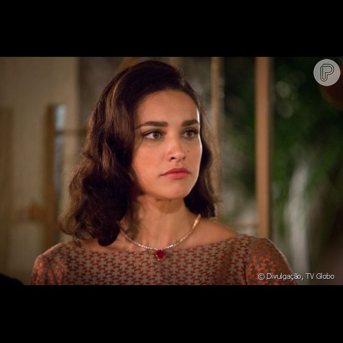 Filomena (Débora Nascimento) fica chocada com a propsota de Ernesto ...