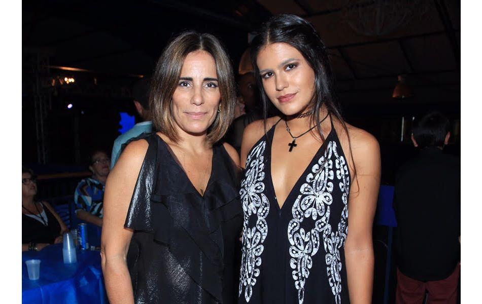 Gloria Pires vai com a filha Antonia a show de Orlando Morais na ...