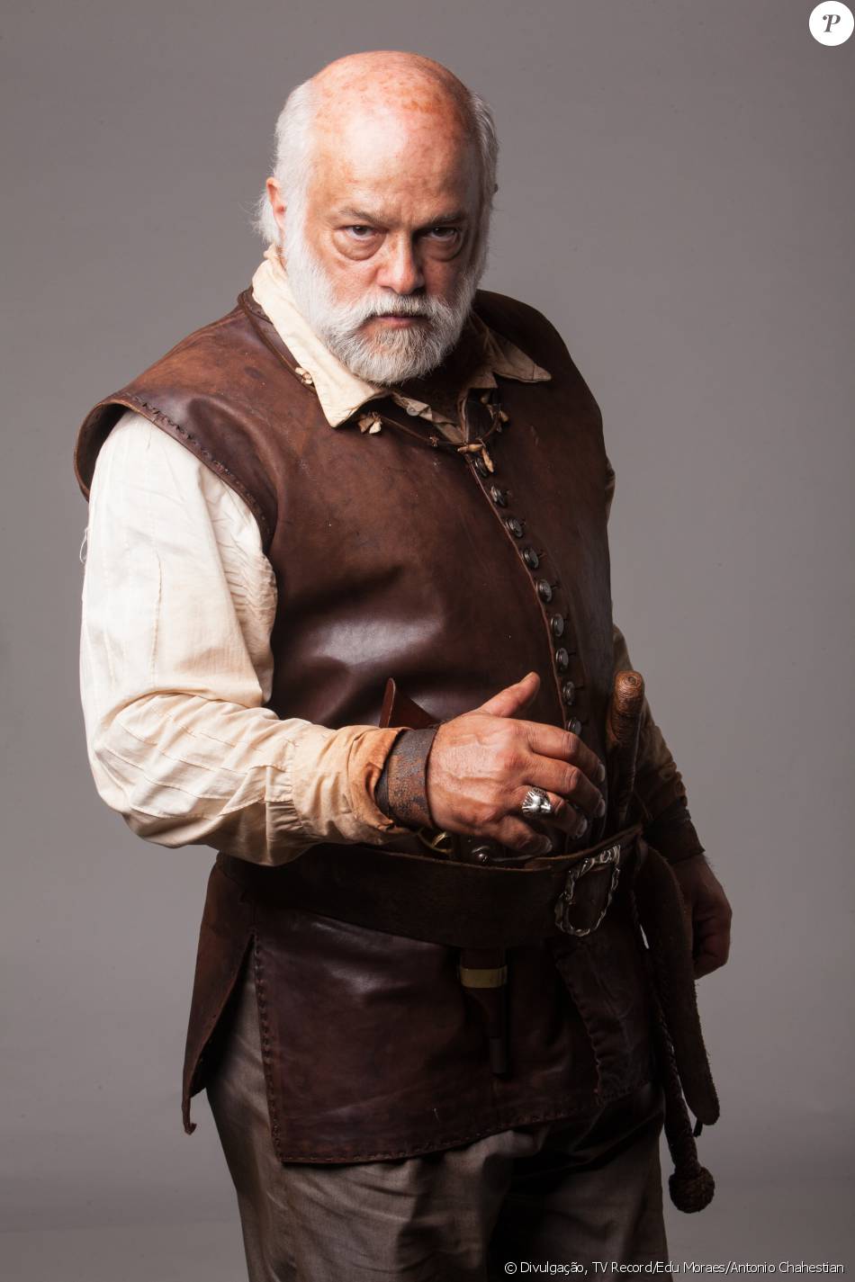 Osório (Jayme Periard) se torna feitor na fazenda de Quintiliano (Luiz ...