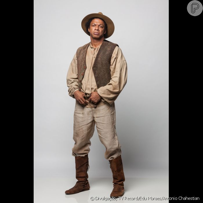 Tito Pardo (Nill Marcondes) é o grande aliado de Custódio (Antônio ...