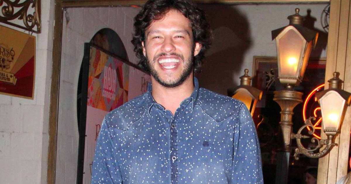 Nando Rodrigues se juntou ao elenco de 'Haja Coração' para conferir o ...